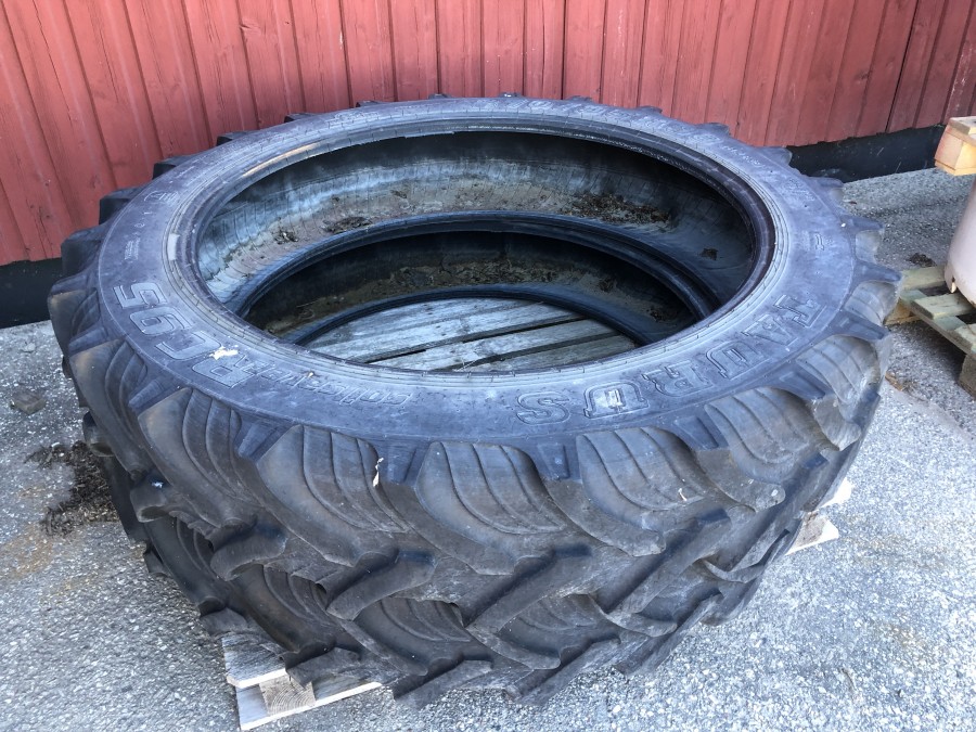 Klaravik Auktioner | Radodlingshjul 270/95 R38