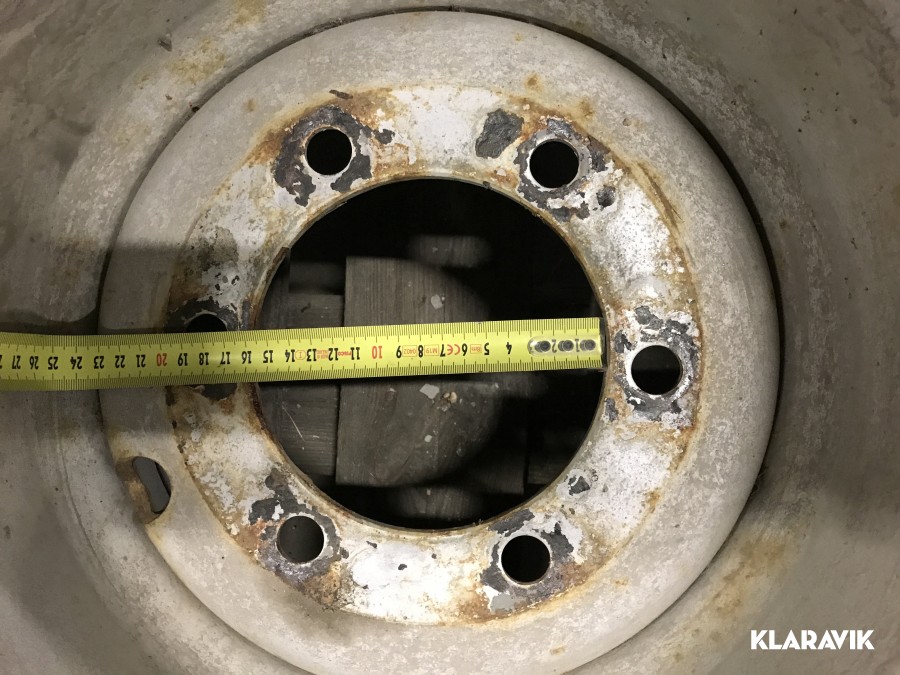 Klaravik Auktioner | Däck på fälg 400/60-15,5 4st