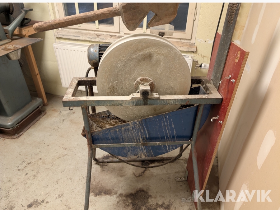 Slipsten Luna, Södertälje, Klaravik auktioner