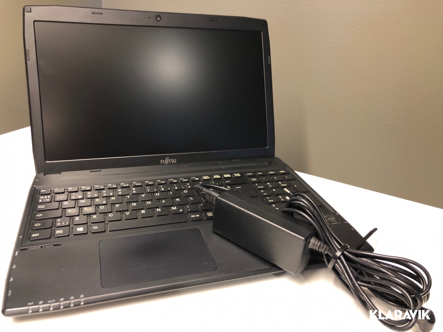 Klaravik Auktioner | Laptop Fujitsu Lifebook A series med laddare