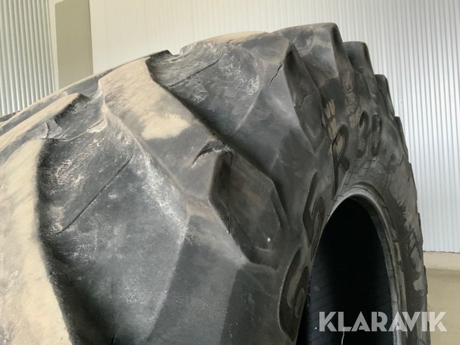 Klaravik Auktioner | Traktordäck 2st Pirelli TM 800 650/65 R38