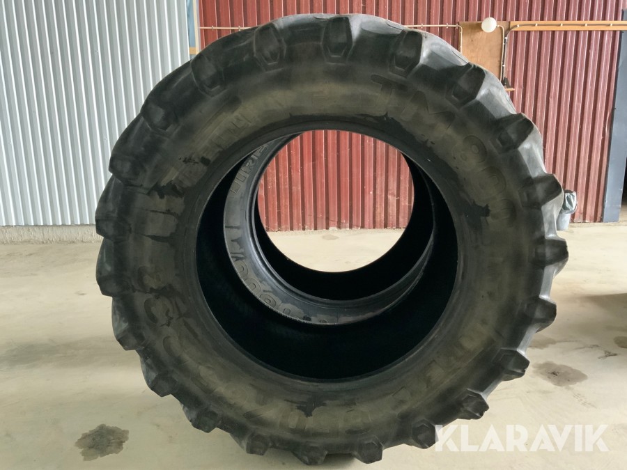 Klaravik Auktioner | Traktordäck 2st Pirelli TM 800 650/65 R38