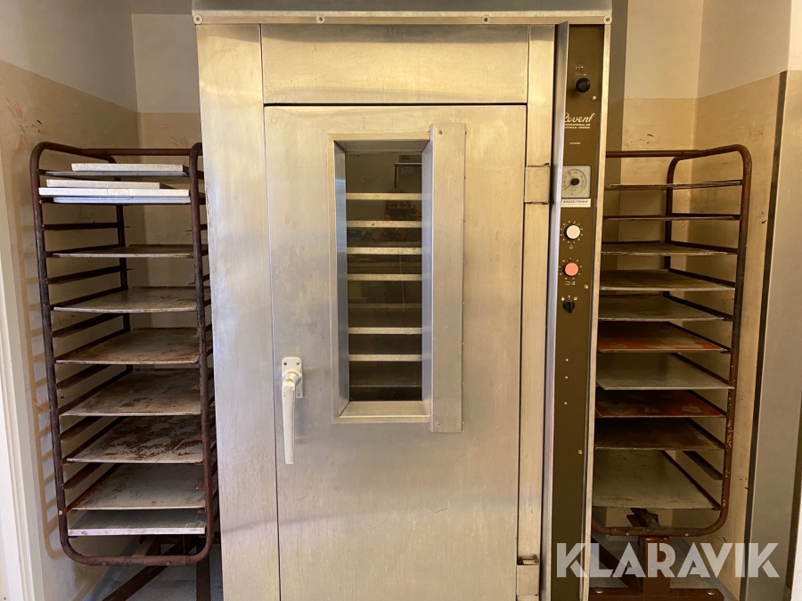 Klaravik Auktioner | Ugn med stickvagnar 2st Revent