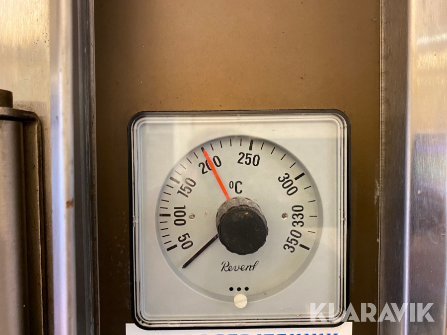 Klaravik Auktioner | Ugn med stickvagnar 2st Revent