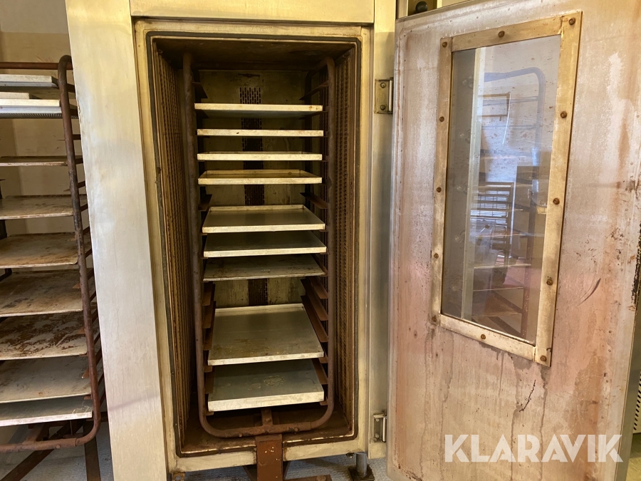 Klaravik Auktioner | Ugn med stickvagnar 2st Revent