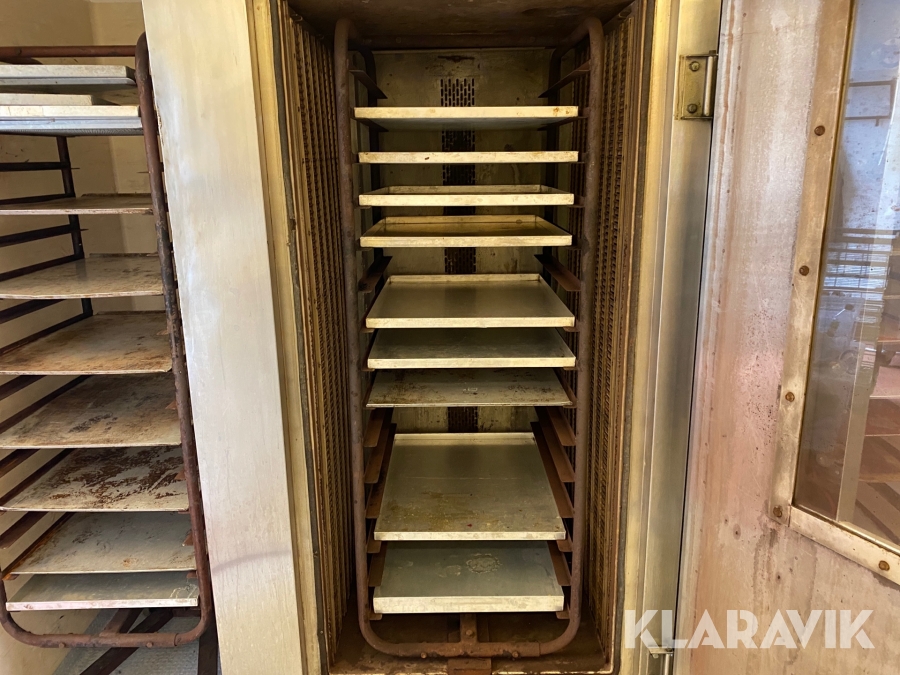 Klaravik Auktioner | Ugn med stickvagnar 2st Revent