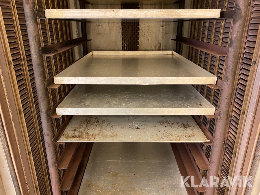 Klaravik Auktioner | Ugn med stickvagnar 2st Revent