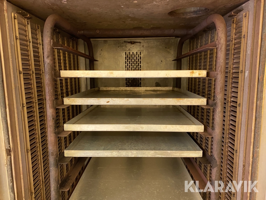 Klaravik Auktioner | Ugn med stickvagnar 2st Revent
