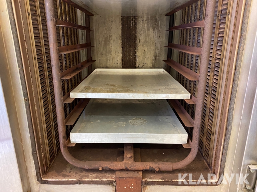 Klaravik Auktioner | Ugn med stickvagnar 2st Revent