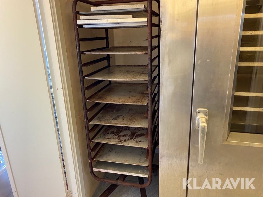 Klaravik Auktioner | Ugn med stickvagnar 2st Revent