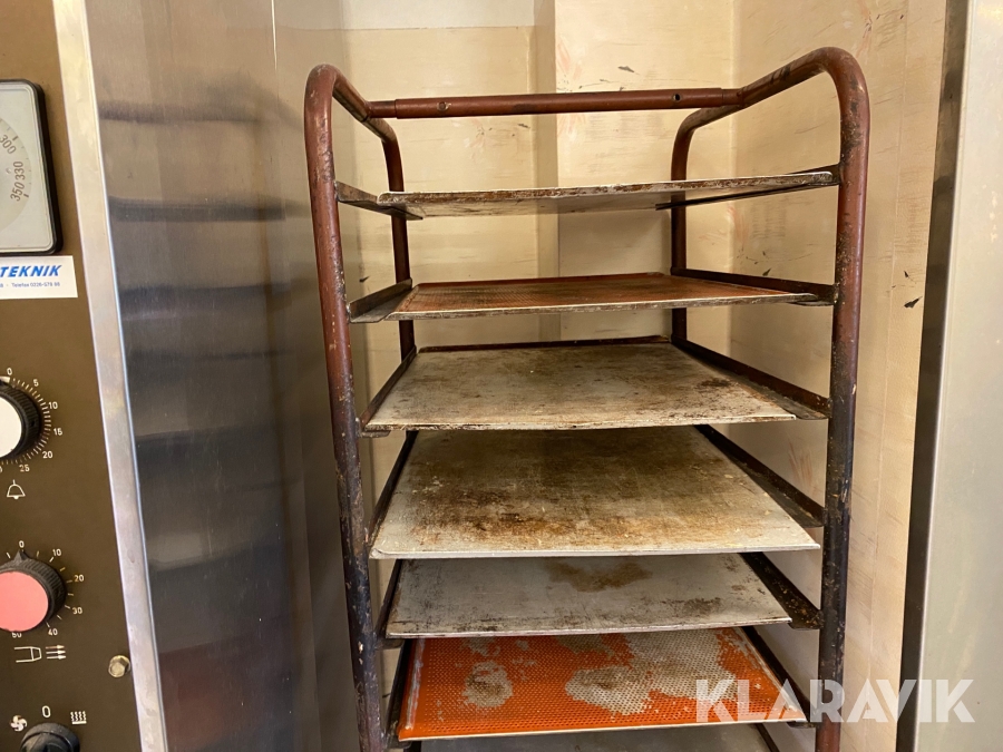 Klaravik Auktioner | Ugn med stickvagnar 2st Revent