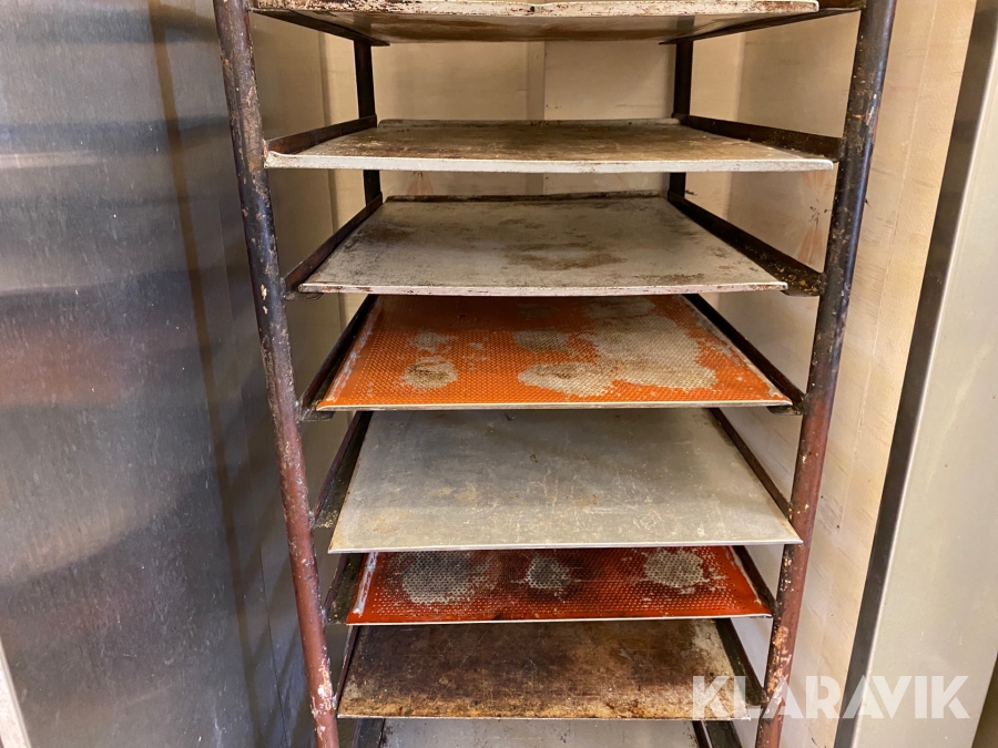 Klaravik Auktioner | Ugn med stickvagnar 2st Revent