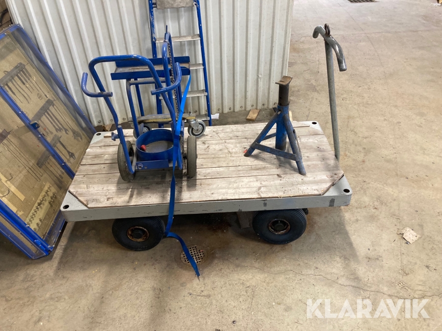 Förvaringsskåp och dragvagn, Kalix, Kla