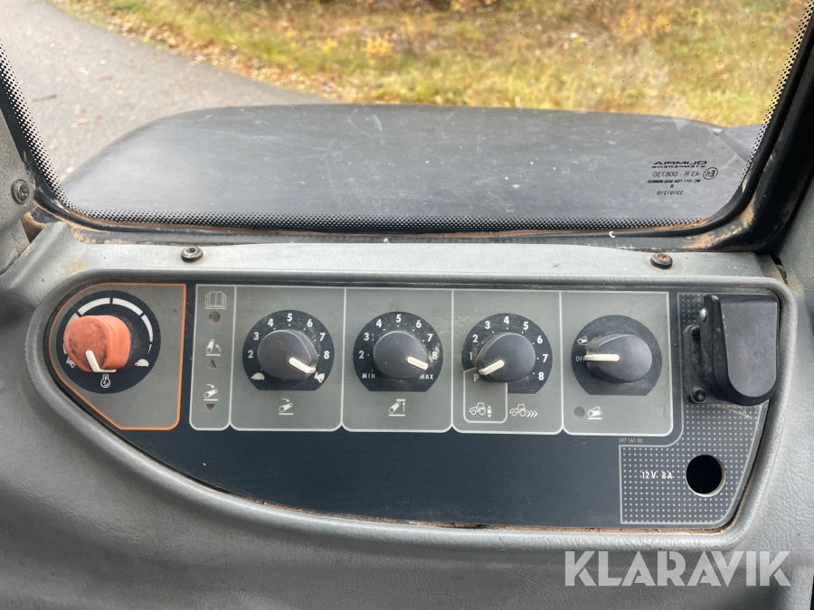 Traktor Valtra A93, Hultsfred, Klaravik auktioner