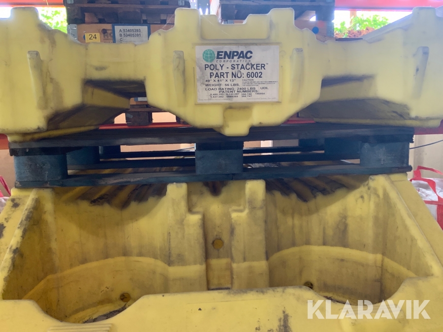 Klaravik Auktioner | Oljeuppsamlare Enpac Poly-stacker
