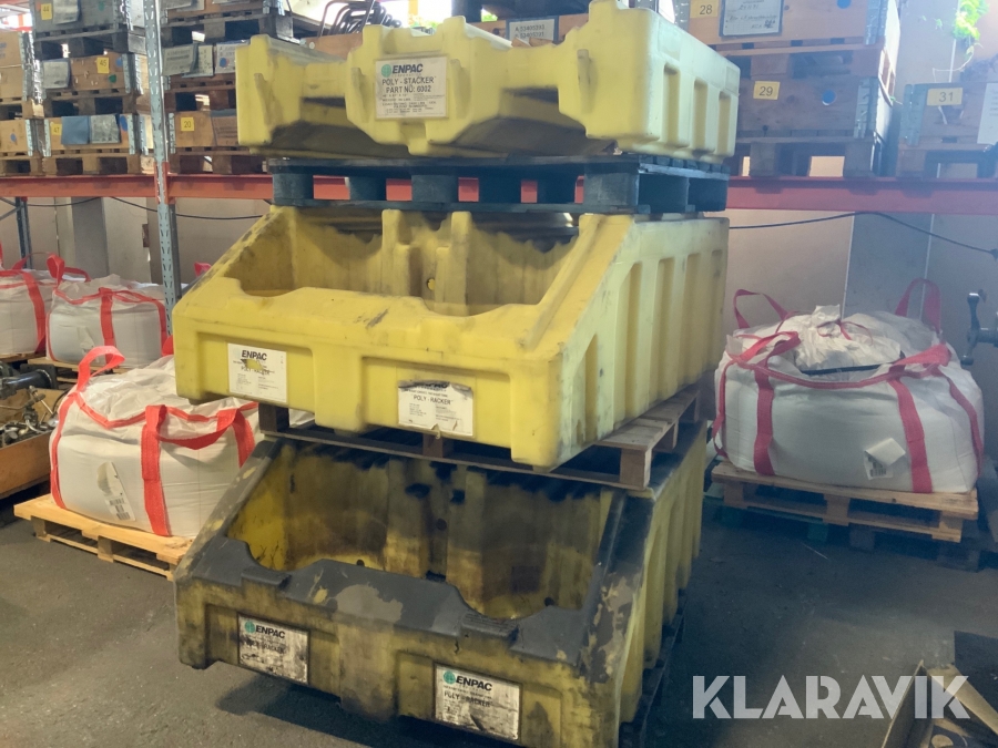 Klaravik Auktioner | Oljeuppsamlare Enpac Poly-stacker