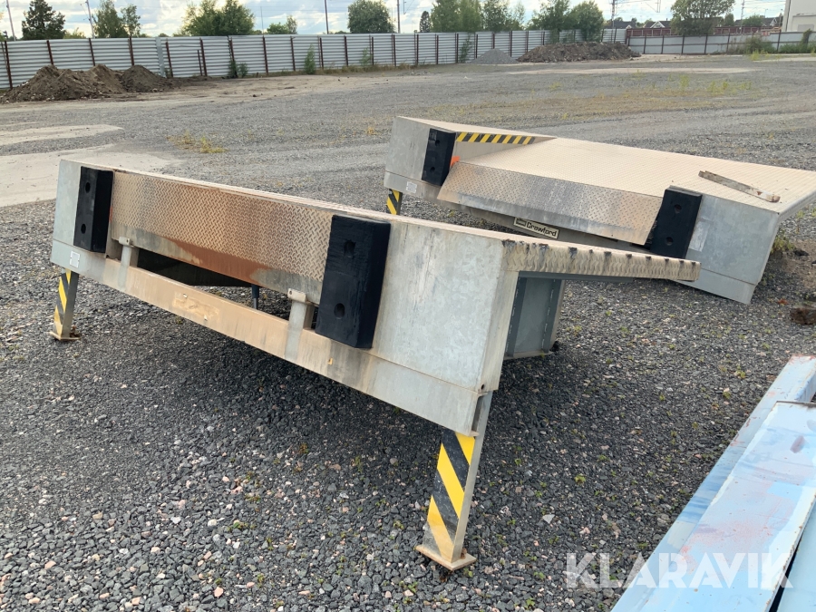 Klaravik Auktioner | Lastbryggor 2st Craford