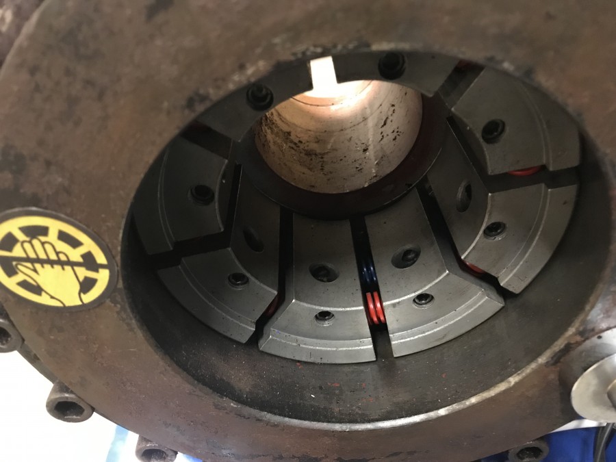 Hydraulslangpress med slangkap och slangskalare