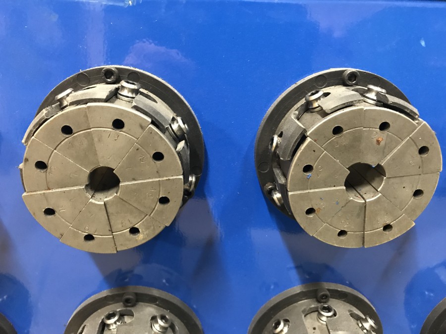 Hydraulslangpress med slangkap och slangskalare