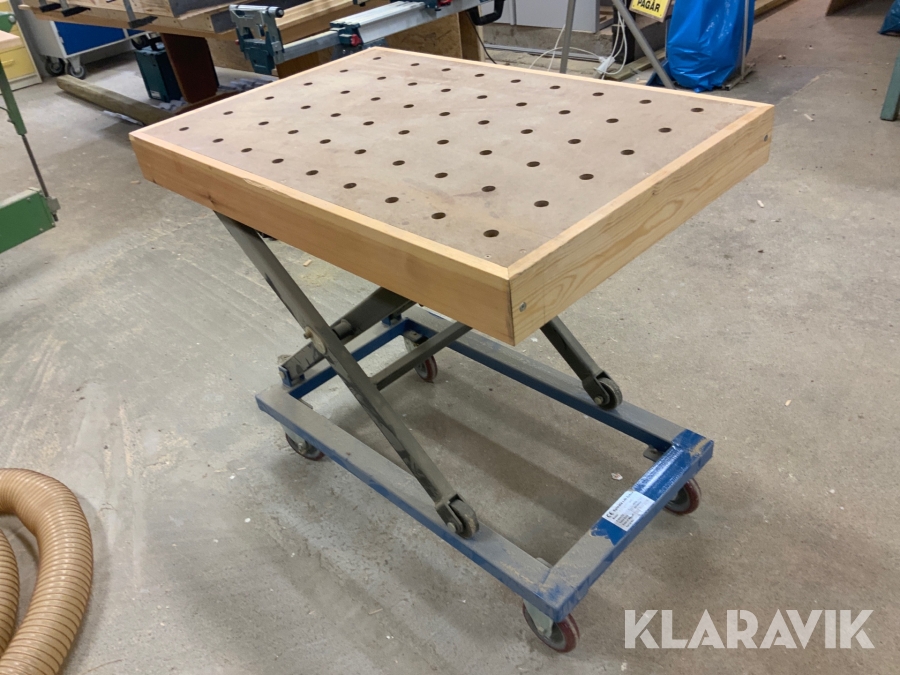 Klaravik Auktioner | Lyftbord Spindle lift table 300kg