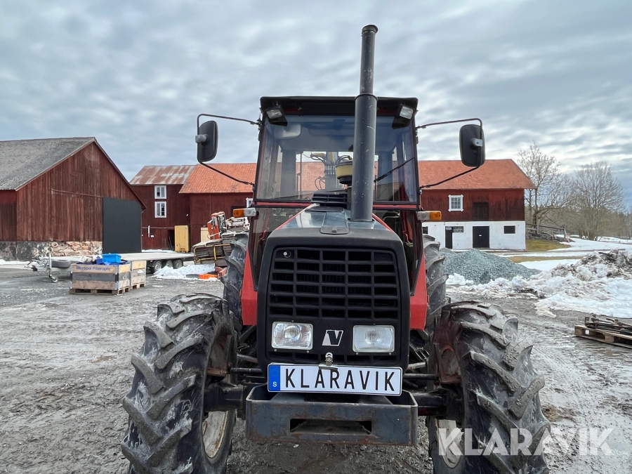 Traktor Valmet 705, Östhammar, Klaravik auktioner
