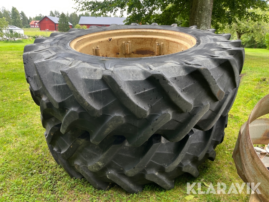 Dubbelmontage Pirelli 16.9 R34, Motala, Klaravik auktioner