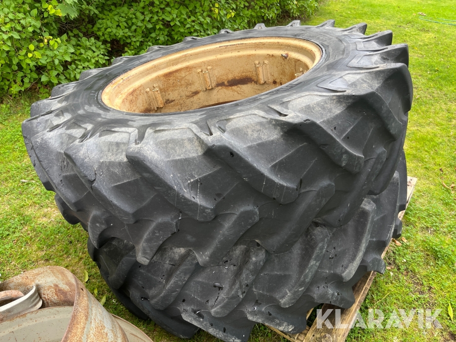 Dubbelmontage Pirelli 16.9 R34, Motala, Klaravik auktioner