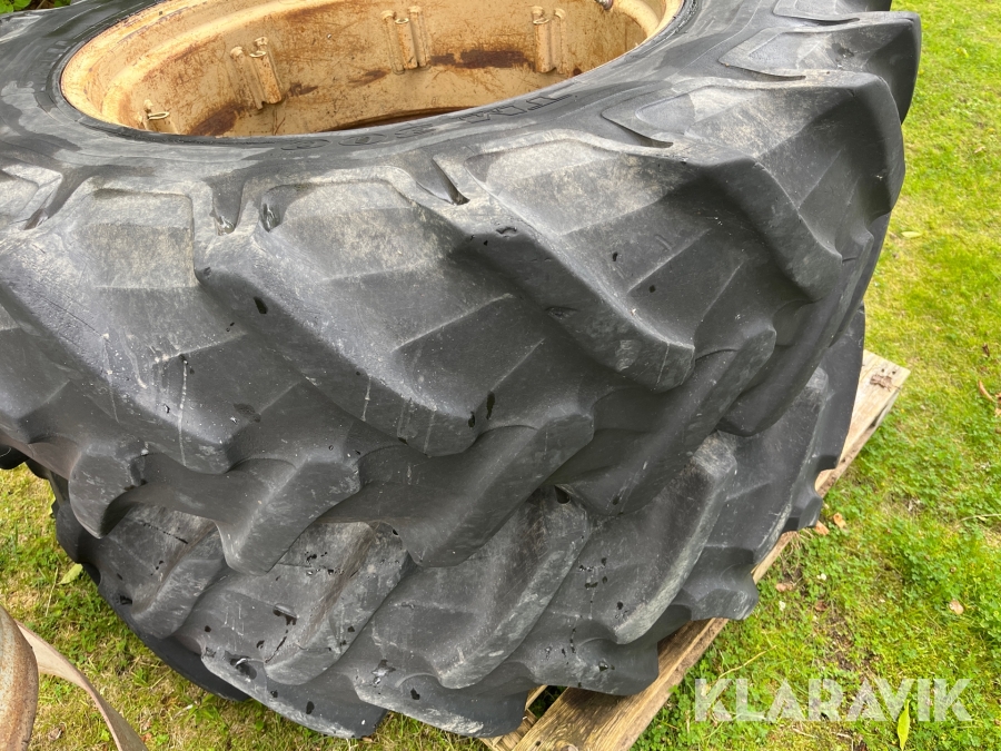 Dubbelmontage Pirelli 16.9 R34, Motala, Klaravik auktioner