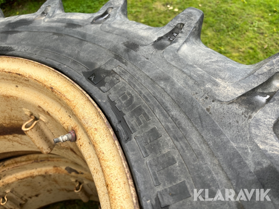 Dubbelmontage Pirelli 16.9 R34, Motala, Klaravik auktioner