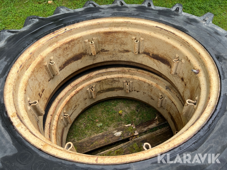 Dubbelmontage Pirelli 16.9 R34, Motala, Klaravik auktioner